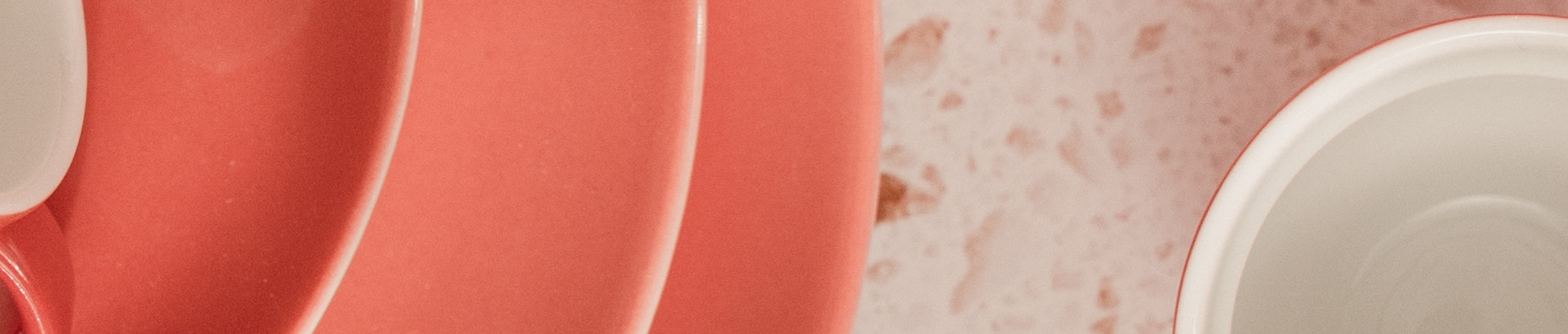 Peach Fuzz - Pantone Farbe des Jahres 2024 | Thomas